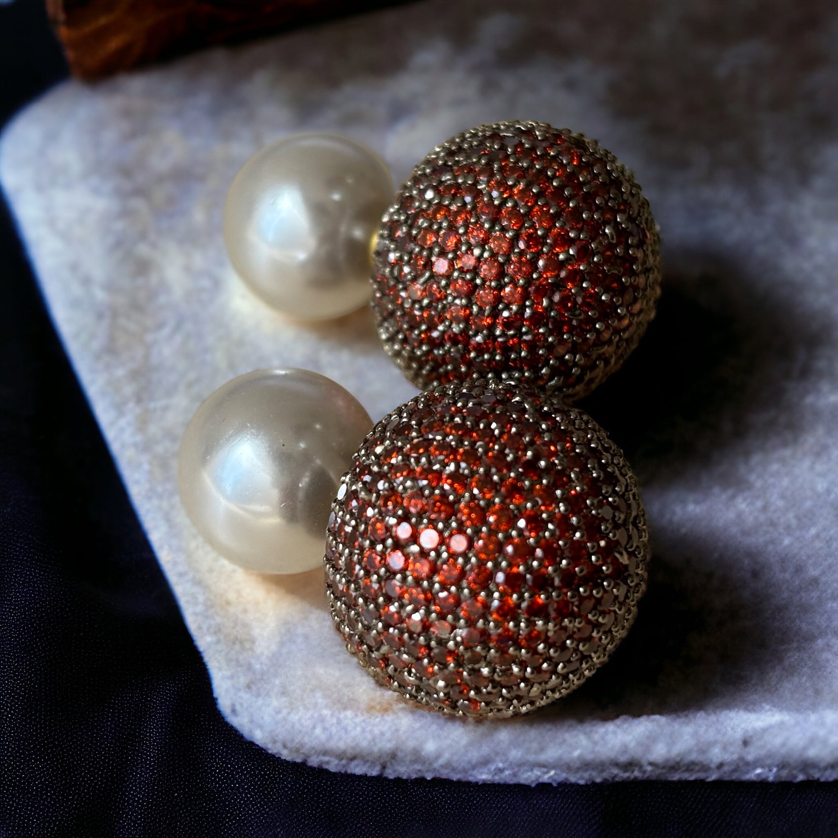 Orange Zircon and Pearl push button studs – Juwelen